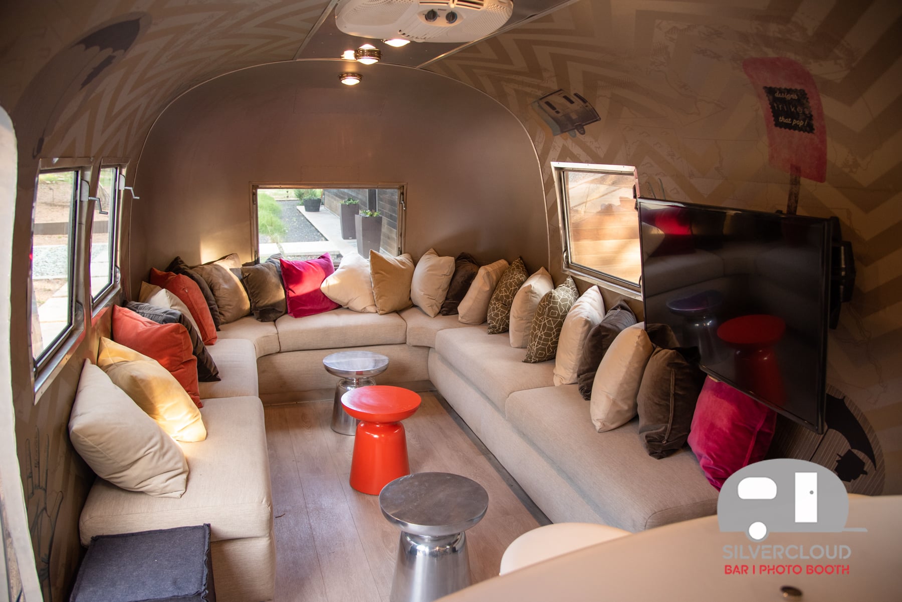 NEW! Airstream VIP Lounge & Bar, Meeting Room l Silvercloud